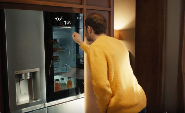 Lg returns to TV with an advert dedicated to Instaview refrigerator ...